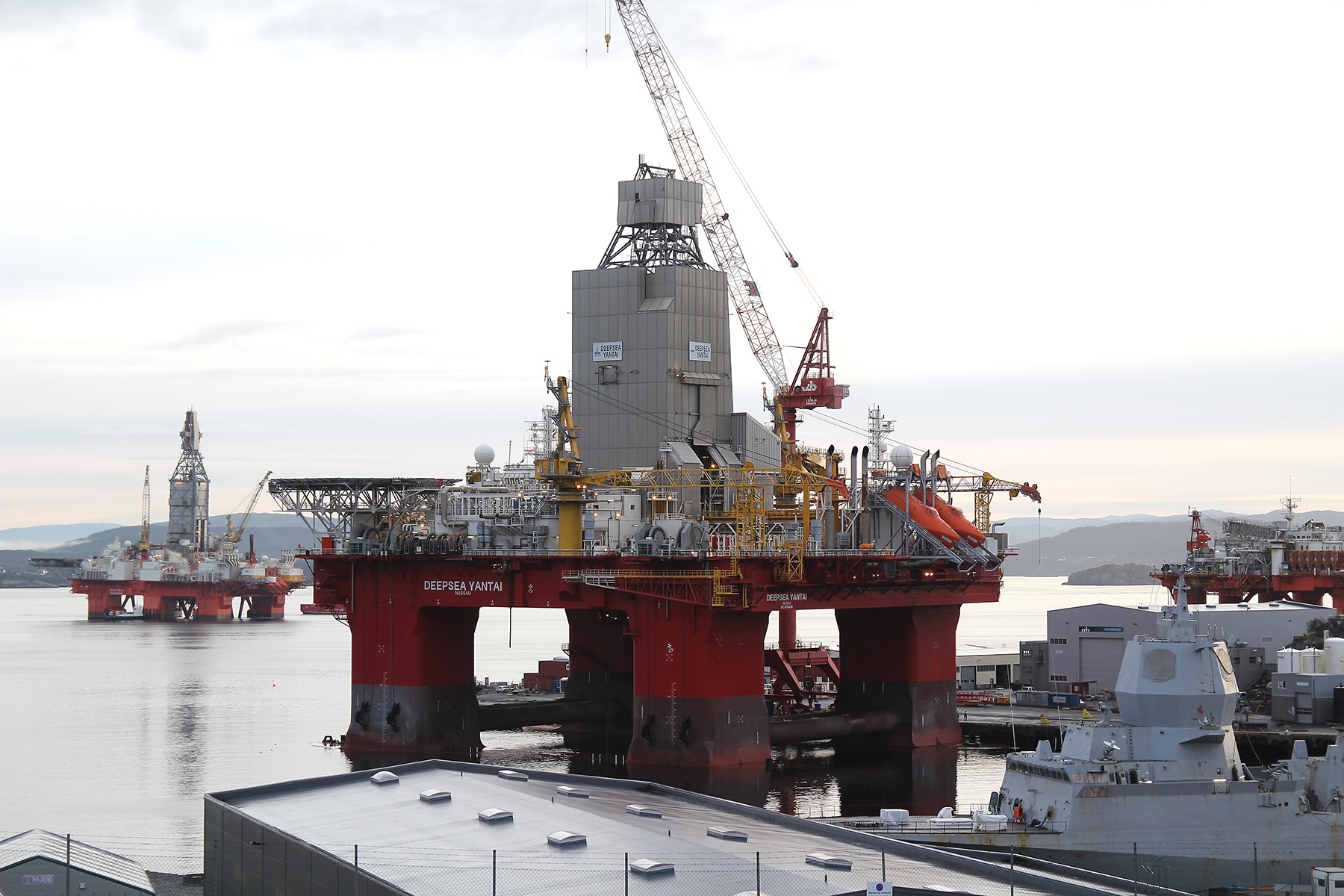 Deepsea Yantai sikrer jobb ut 2026 - skal bore for Sval, DNO og Wellesley - Petro.no